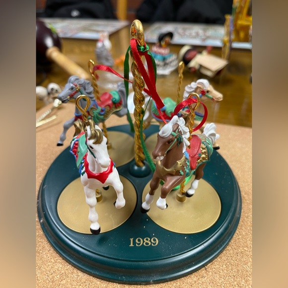 Hallmark | Holiday | Vintage Hallmark 989 Carousel Stand And Horses ...